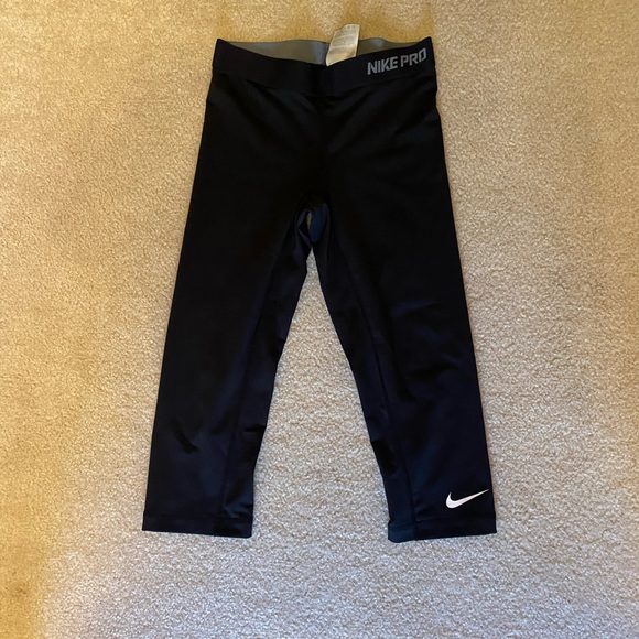 Nike | Pants & Jumpsuits | Nike Pro Capri Leggings Small | Poshmark